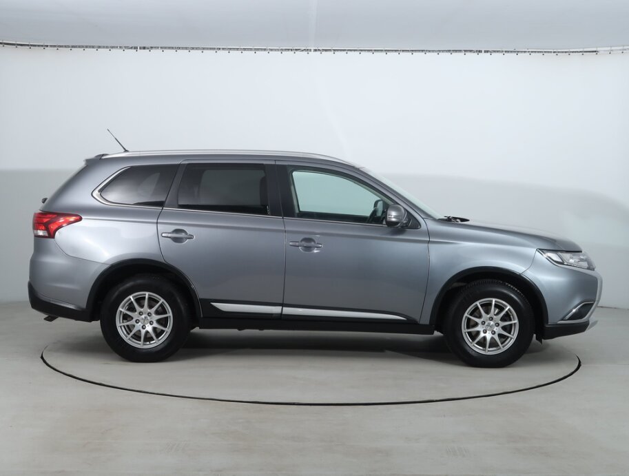 Mitsubishi Outlander, 2.2 DI-D, 4X4, Tempomat,, - inzerát | inzerce na ...