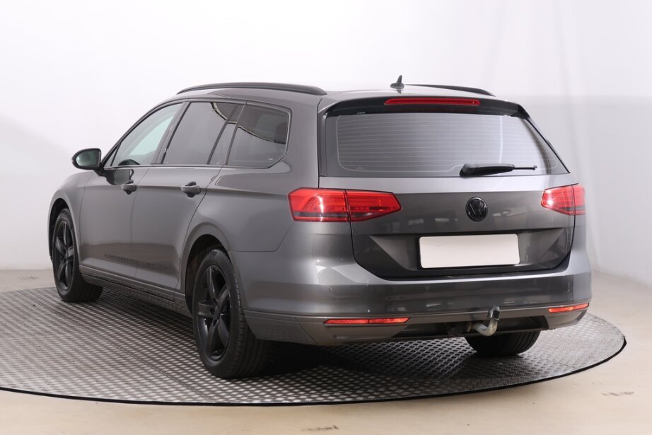 VW Passat, 2.0 TDI, Navi, Tempomat,, Combi, Diesel - inzerát | inzerce ...