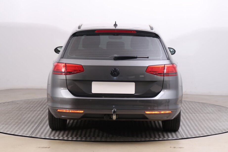 VW Passat, 2.0 TDI, Navi, Tempomat,, Combi, Diesel - inzerát | inzerce ...
