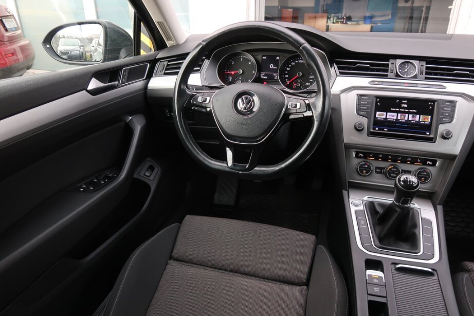 VW Passat, 2.0 TDI, Navi, Tempomat,, Combi, Diesel - inzerát | inzerce ...