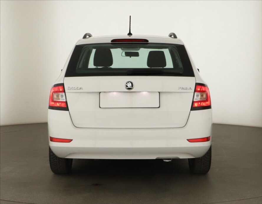 Skoda Fabia, 1.0 TSIAmbition , ČR,1.maj, Klima, - inzerát | inzerce na ...