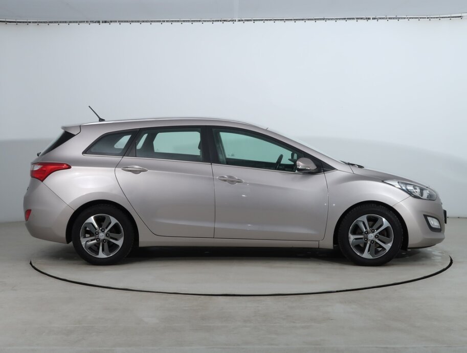 Hyundai i30, 1.6 GDI, Serv.kniha, Klima, Tempomat, - inzerát | inzerce ...