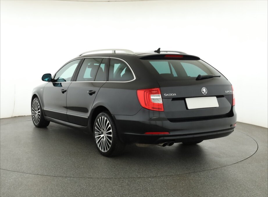 Skoda Superb, 2.0 TDILaurin&Klement , Automat, - inzerát | inzerce na ...