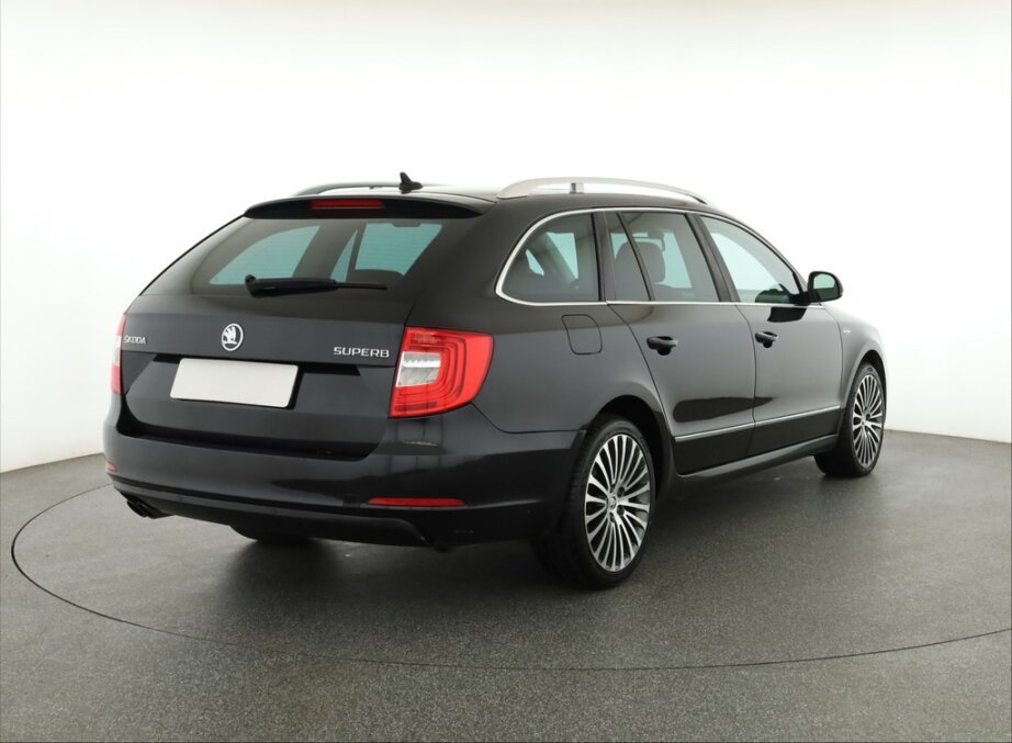 Skoda Superb, 2.0 TDILaurin&Klement , Automat, - inzerát | inzerce na ...