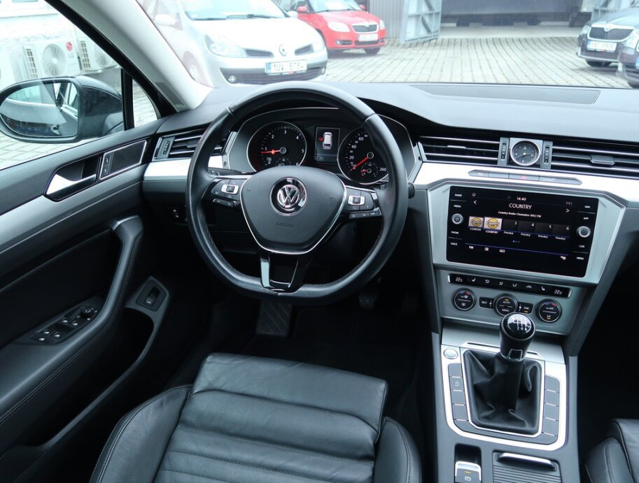 VW Passat, 1.6 TDIElegance , Serv.kniha, Kůže,, - inzerát | inzerce na ...