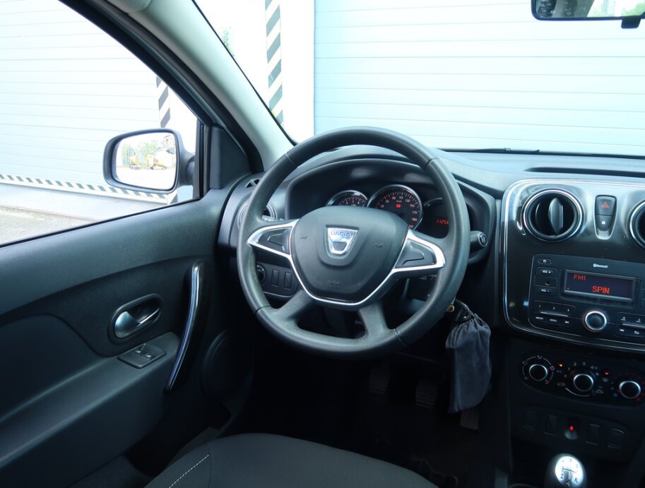 Dacia Sandero, 1.0 SCe, ČR,1.maj, Klima, Hatchback - inzerát | inzerce ...