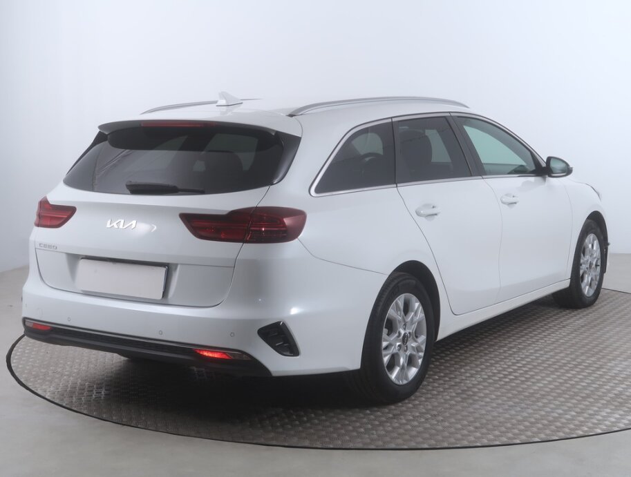 Kia Ceed, 1.6 CRDi MHEV, Automat, ČR,2.maj,, Combi - inzerát | inzerce ...