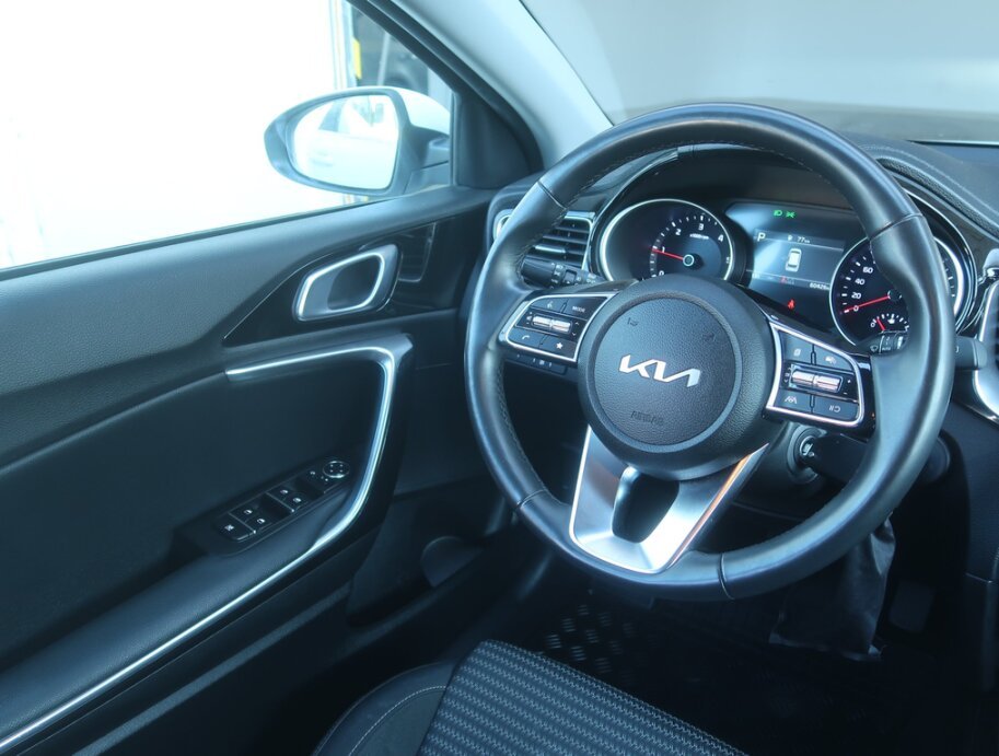Kia Ceed, 1.6 CRDi MHEV, Automat, ČR,2.maj,, Combi - inzerát | inzerce ...